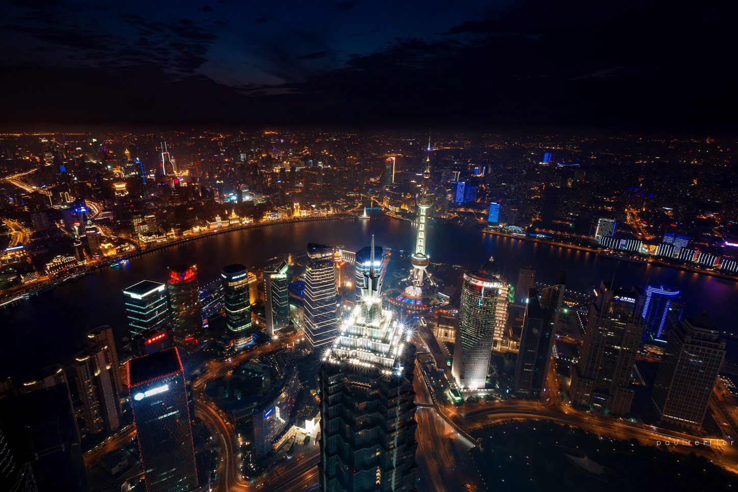 After Dark : Shanghai's Skyscrapers at Night