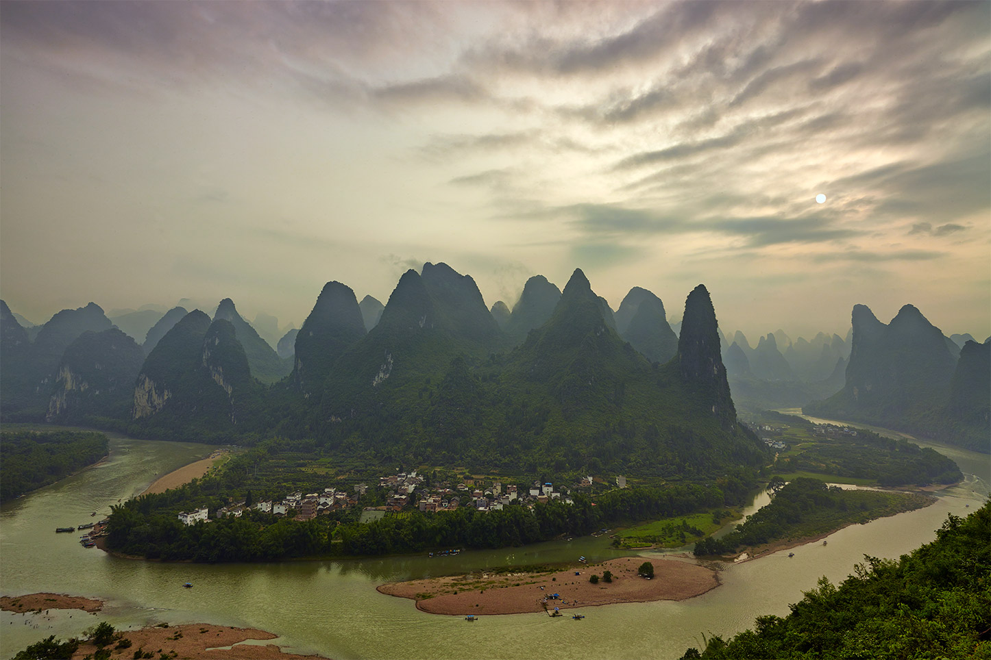 Capturing Xingping, the Guilin Mountains that Reach Up to the Sky